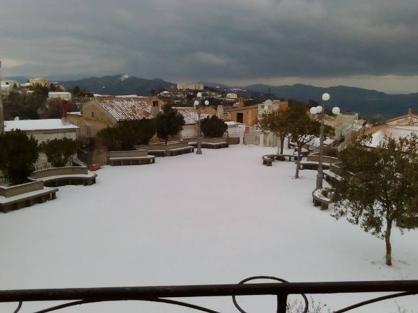 La neve di questi giorni ha imbiancato l’entroterra crotonese – ilCirotano