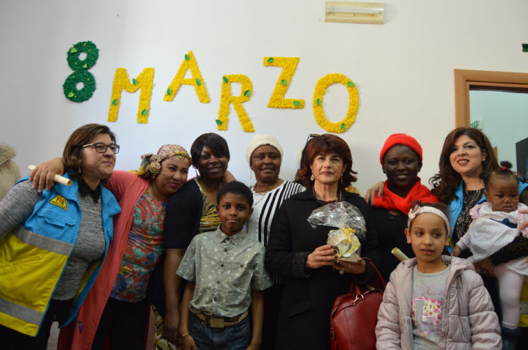 Festa della donna con il Prefetto di Crotone al Cara di Isola Capo ...