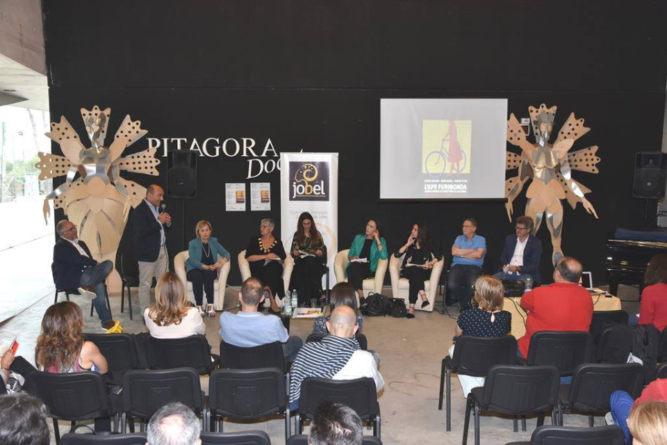 Crotone, la presentazione del libro “L’Ape Furibonda”: protagoniste le ...