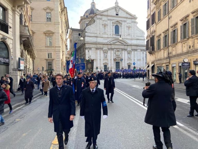 La delegazione di Crotone delle Guardie d’Onore alle Reali Tombe del ...