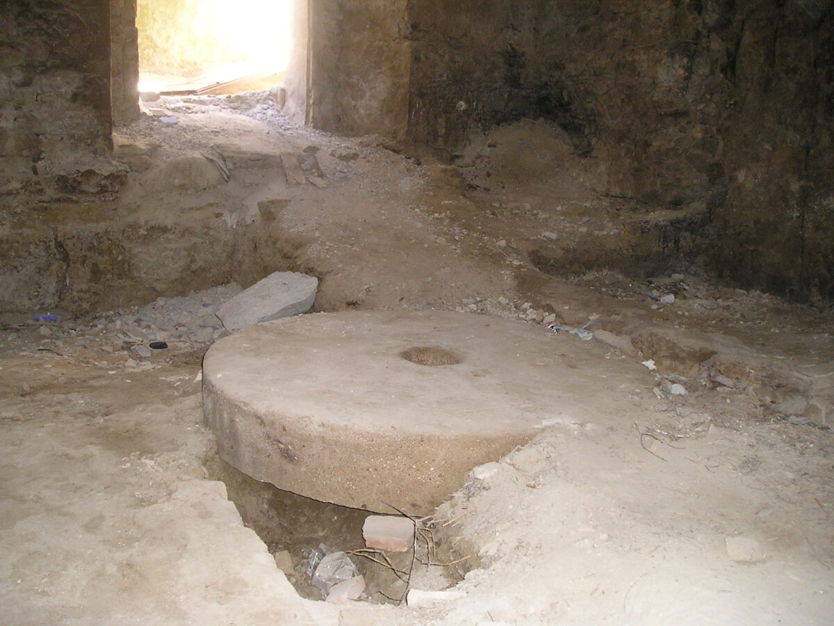 L’antica macina medievale sotto palazzo Pignataro, potrebbe diventare ...