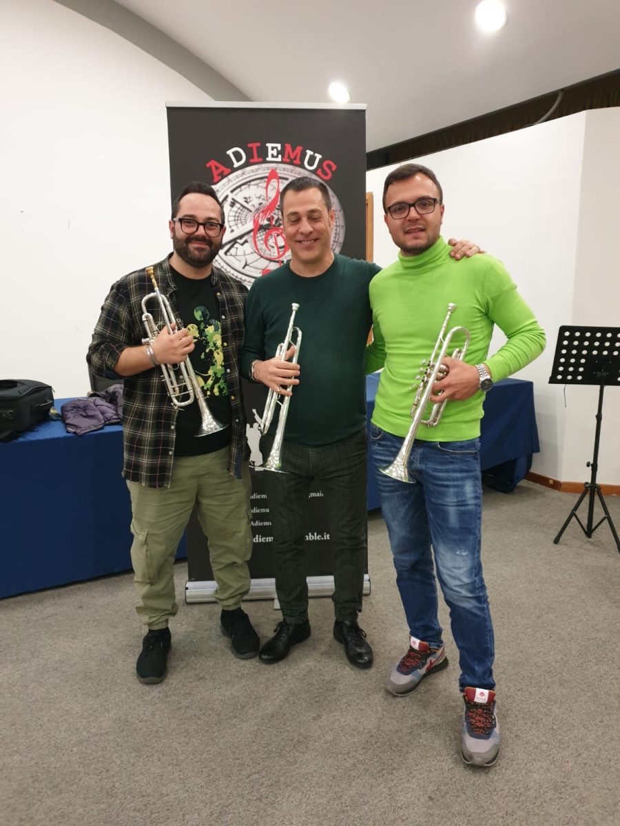 Cirò Marina: il Teatro Alikia vibra con il maestro Alessandro Silvestro ...