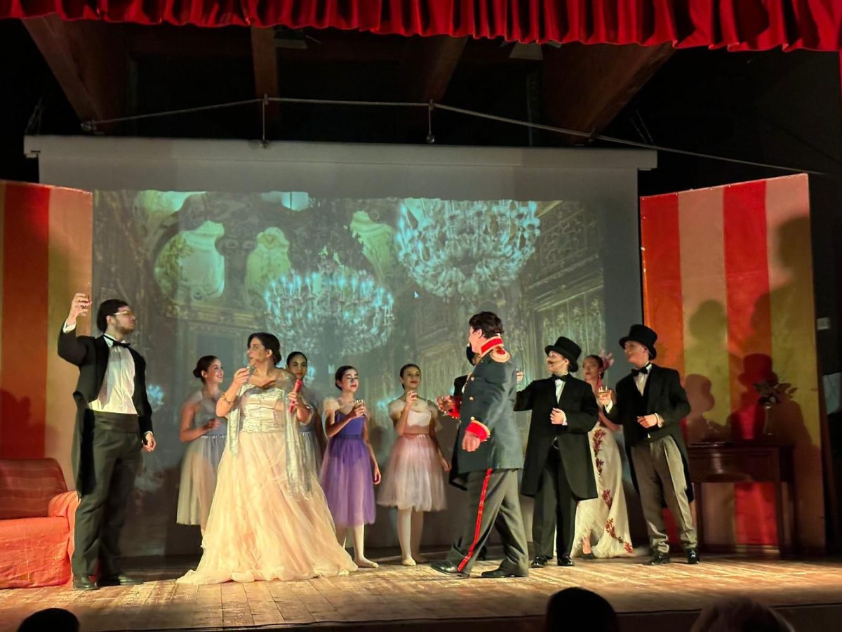 Successo per "La Vedova Allegra" al Teatro Alikia di Cirò Marina: una ...