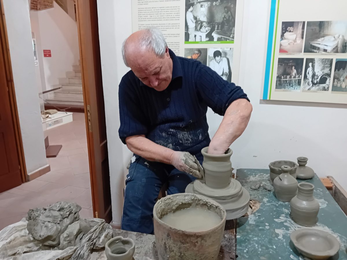 Rivivere l'antica arte vasaia: laboratori con il maestro De Dominicis ...